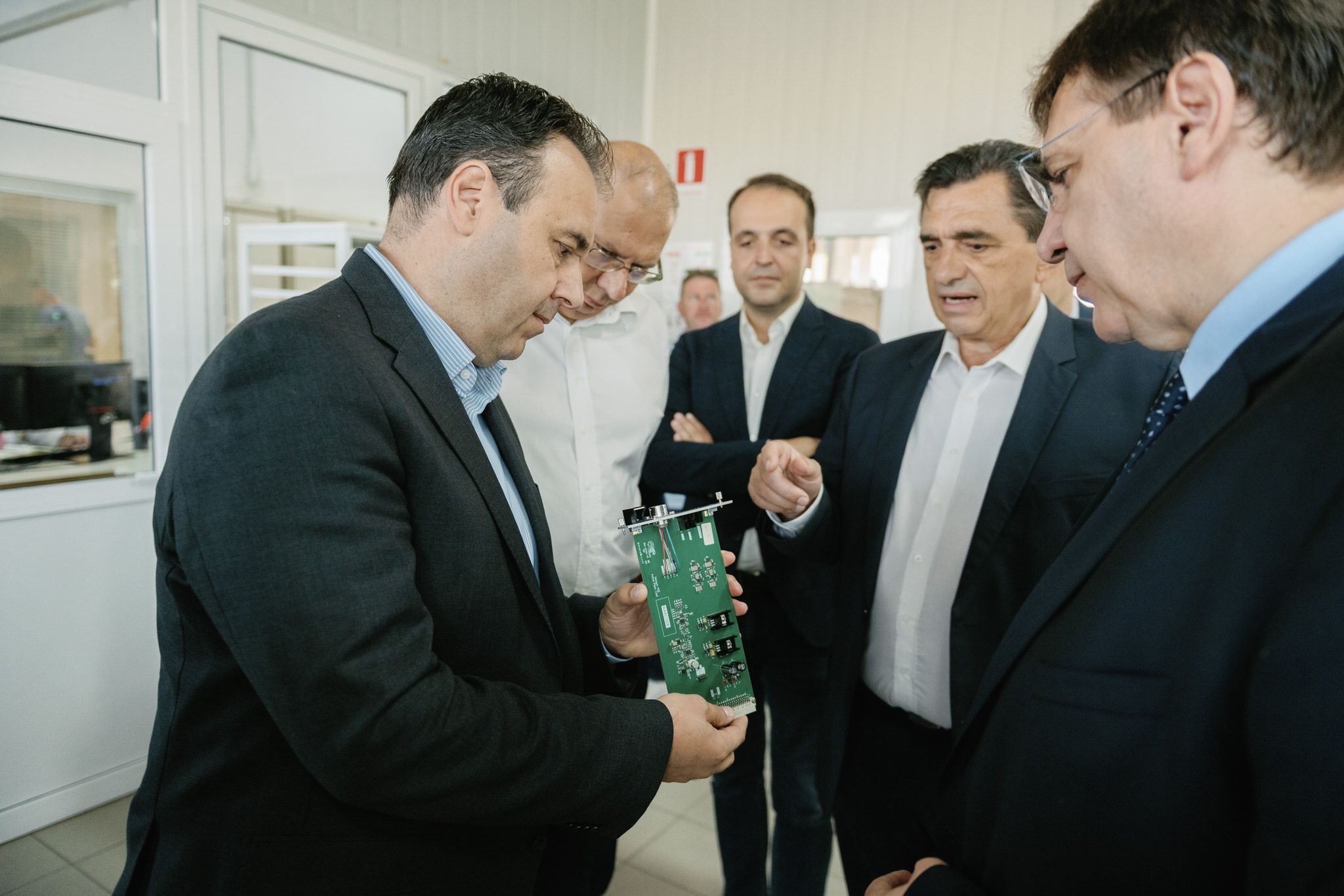 Visit by the leadership of the Ministry of Digital Governance to Prisma Electronics in ...